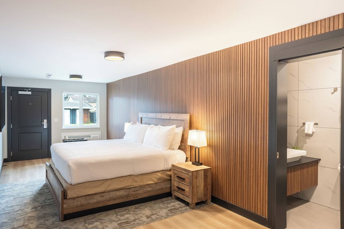 Quarto Premium | Com decoração personalizada, com mobília individualizada, secretária