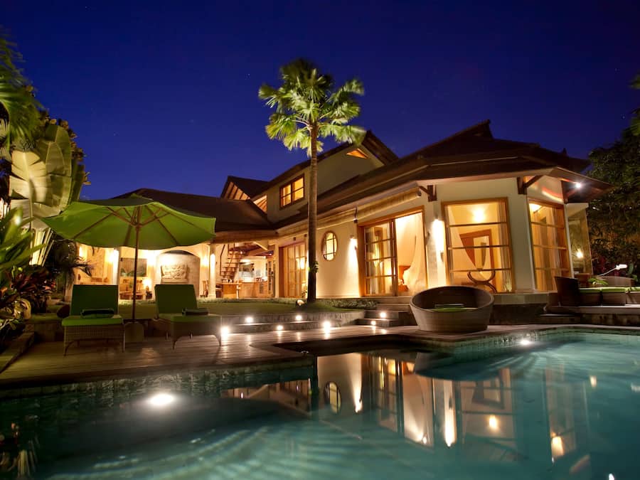 Vila família, 3 quartos, piscina particular | Roupas de cama premium, cofres nos quartos, individualmente decorados