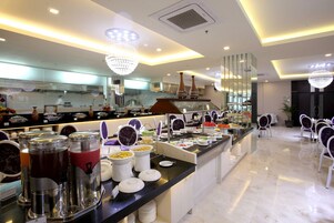 Pequenos-almoços, almoços, jantares servidos, cozinha indonésia 