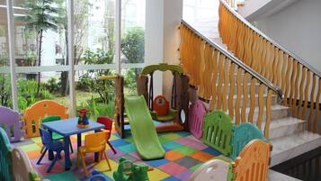 Área de recreio para crianças (coberta)