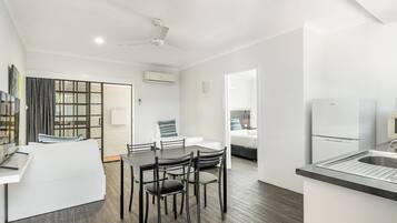 Suíte, 1 quarto | Opções para refeição no quarto