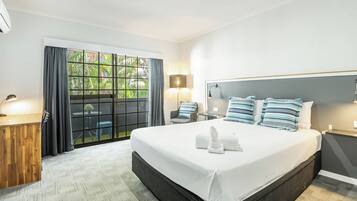 Suíte, 2 quartos | Individualmente decorados, individualmente mobiliados