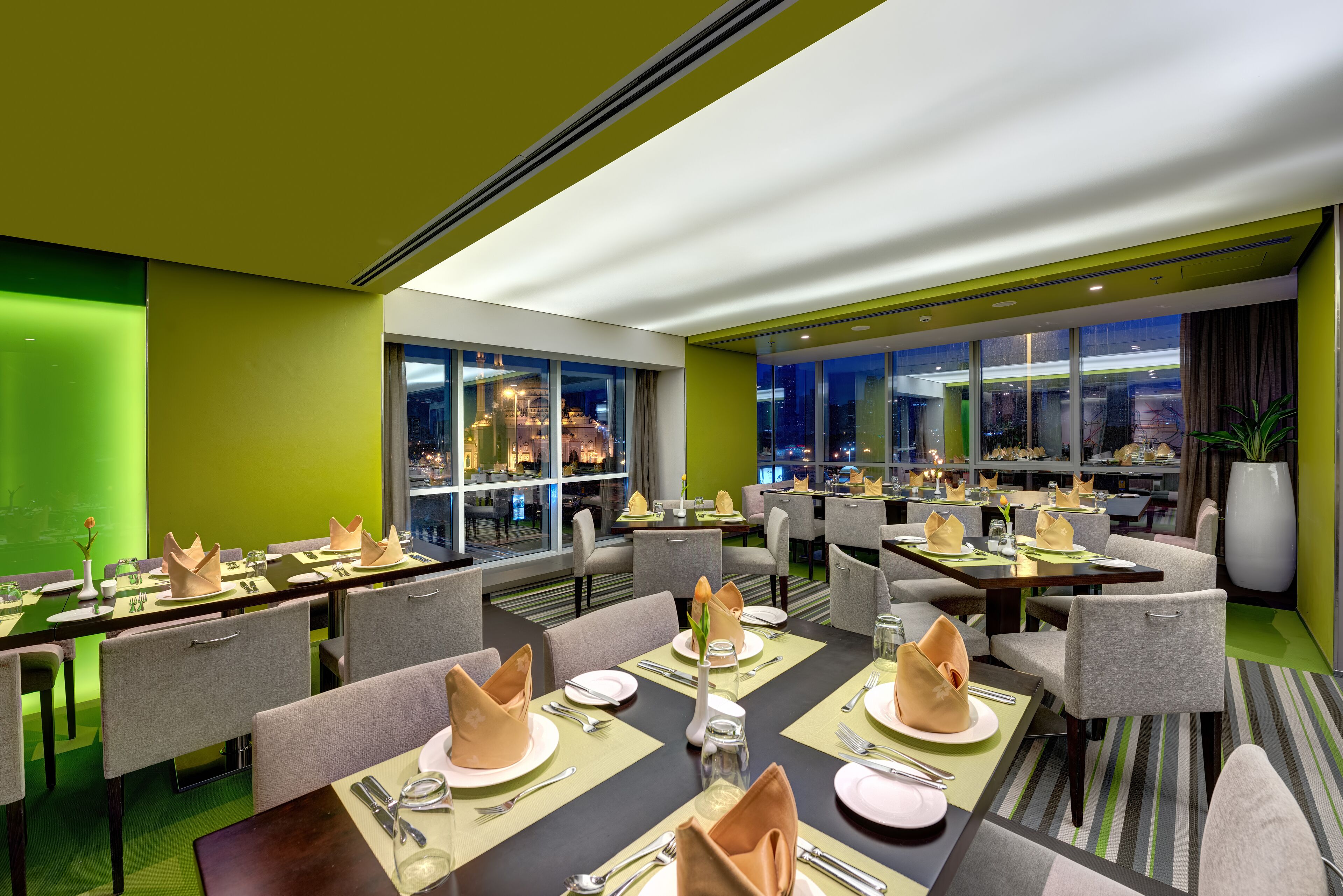 Pequeno-almoço tipo buffet diário (85 AED por pessoa) 