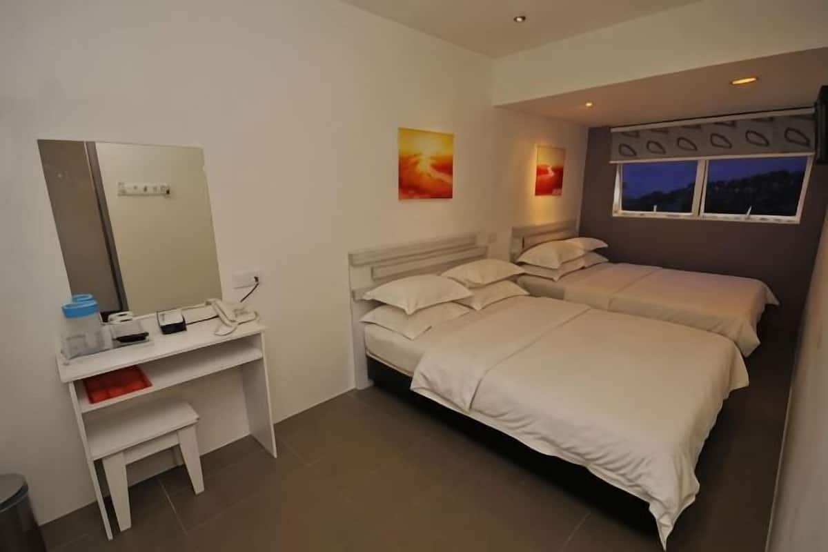 Escrivaninha, Wi-Fi de cortesia, roupa de cama