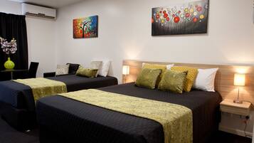 Estúdio, kitchenette (Twin) | Secretária, quartos insonorizados, ferro/tábua de engomar