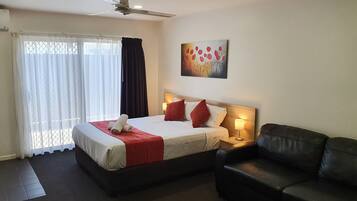 Quarto Standard (Queen) | Sala de estar | Televisor LCD de 42 polegadas com canais digitais, televisor