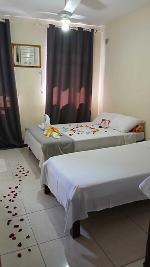 Quarto Casal Standard com Ar Condicionado | Minibar, Wi-fi grátis