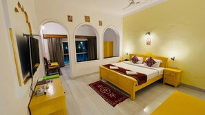 Quarto Duplo ou Twin de Luxo, 1 quarto, varanda, vista para o jardim | Cofre no quarto, secretária, quartos insonorizados, camas desdobráveis 