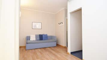 Minibar, cofre no quarto, secretária, berços/camas para crianças