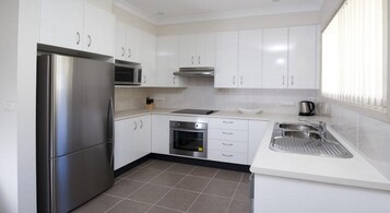 Suíte superluxo, 2 quartos (Luxury Spa Villa) | Cozinha privada | Chaleira elétrica