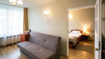 Quarto casal (DUO) | Cofres nos quartos, berços (sobretaxa)