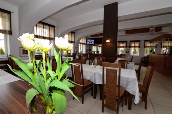 Pequenos-almoços, almoços e jantares servidos