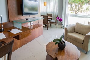 Royal Classic | Minibar, cofre no quarto, secretária 