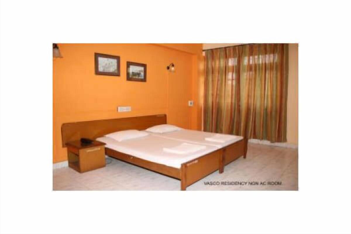 Quarto (with A/C) | Secretária, roupa de cama fornecida 