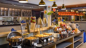 Pequeno-almoço tipo buffet diário (150000 IDR por pessoa)