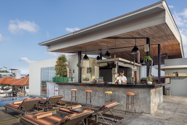 Bar à beira da piscina