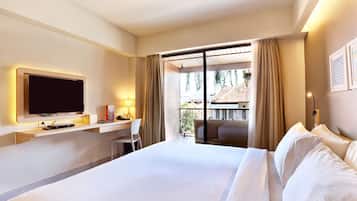 Quarto Deluxe, varanda | 1 quarto, minibar, cofre no quarto, secretária