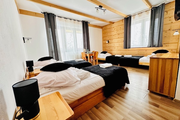 Quarto Quádruplo | Com decoração personalizada, com mobília individualizada