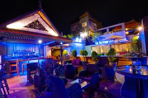 Bar junto à piscina