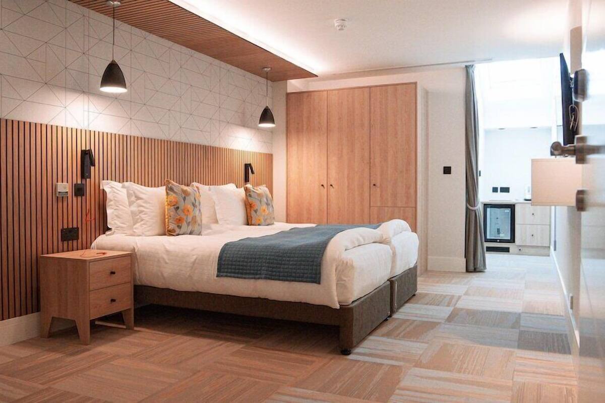 Roupas de cama premium, cofres nos quartos, Wi-Fi de cortesia