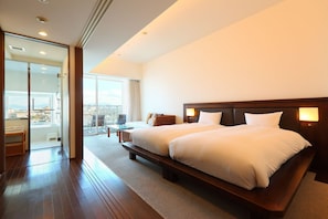 Quarto duplo | Roupas de cama premium, cofres nos quartos