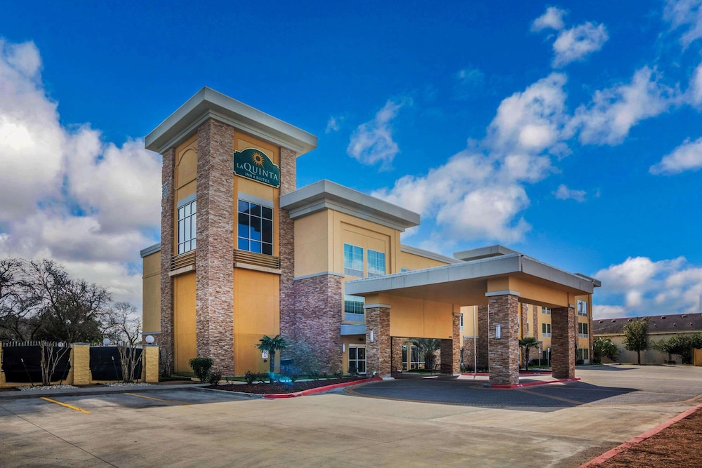 La Quinta Inn & Suites By Wyndham Beeville - Beeville, TX