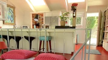 Suíte estúdio, várias camas, cozinha, vista para o rio | Individualmente decorados, individualmente mobiliados, Wi-Fi de cortesia