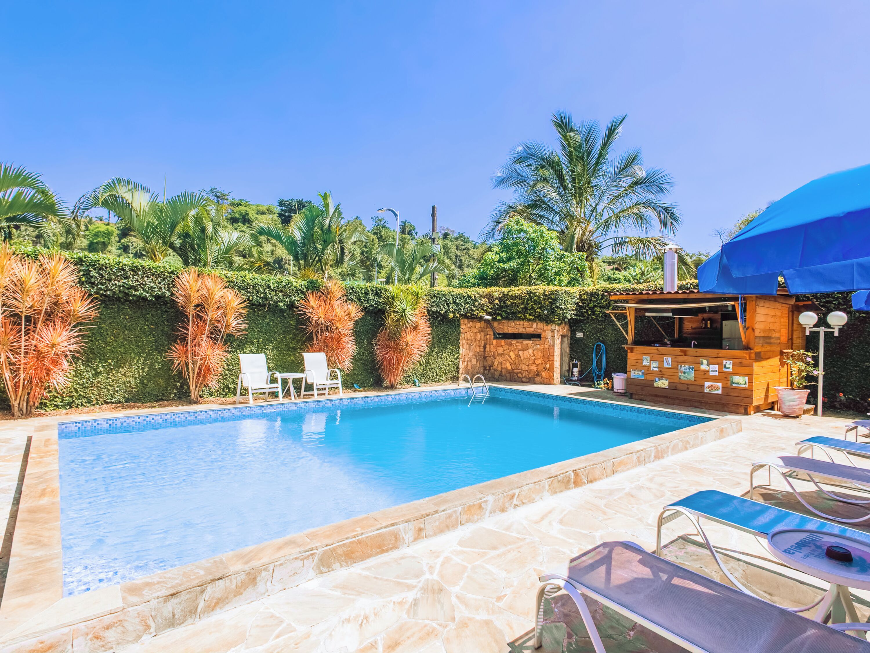 Piscina exterior, da(s) 10:00 à(s) 22:00, guarda-sóis, espreguiçadeiras 