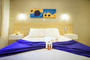 Suíte Standard Dupla | Minibar, cofre no quarto, roupa de cama fornecida