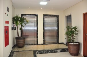 Área de estar no saguão