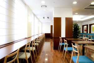 Café da manhã diário mediante uma taxa