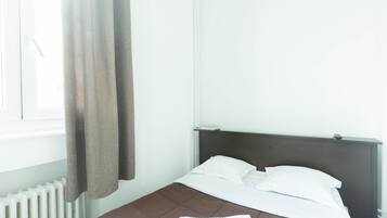 Quarto Clássico com Cama de Casal, casa de banho anexa, Vista para a cidade | Wi-fi grátis