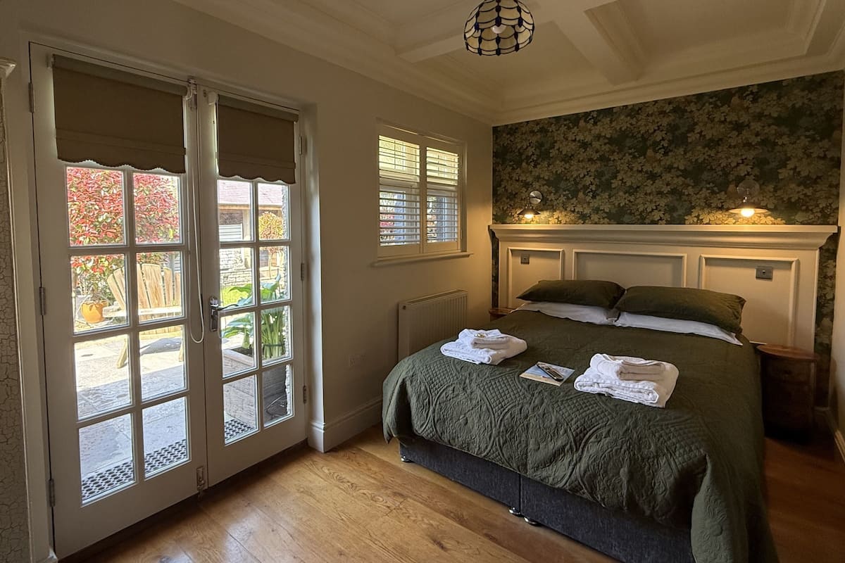 Quarto Duplo ou Twin Clássico, casa de banho anexa, vista para o jardim (1)