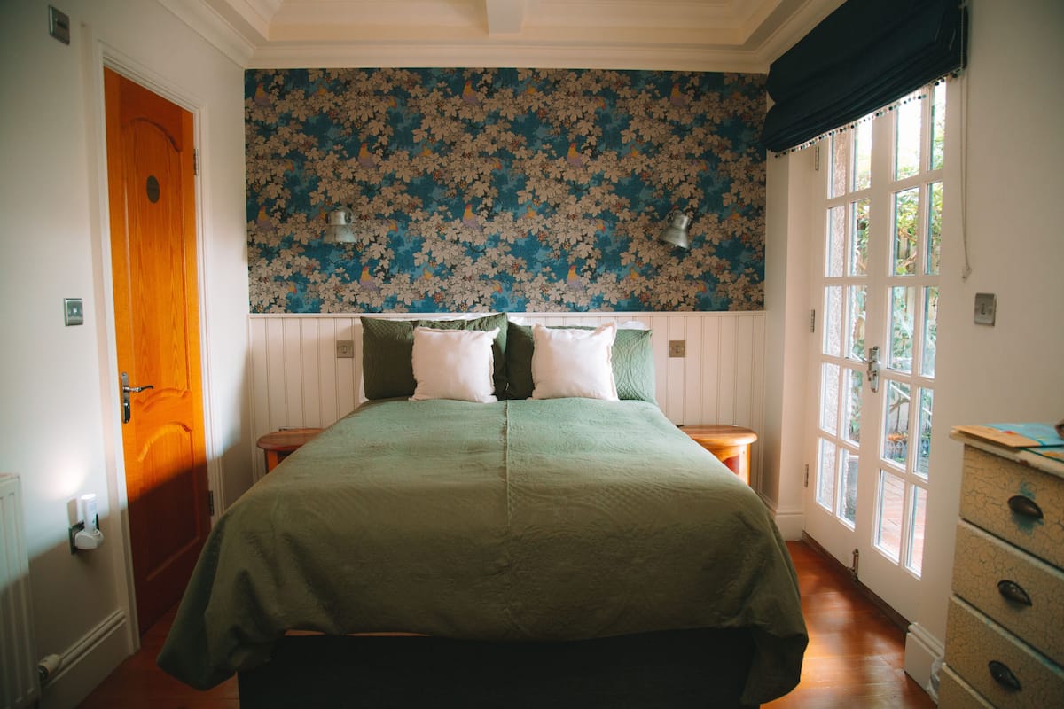 Quarto Clássico com Cama de Casal, casa de banho anexa (2)