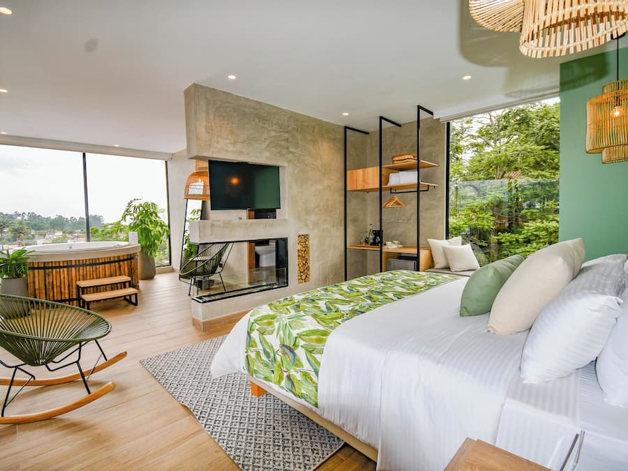 Suite, Vista para a cidade | Roupa de alta qualidade, cofre no quarto, secretária, Wi-fi grátis