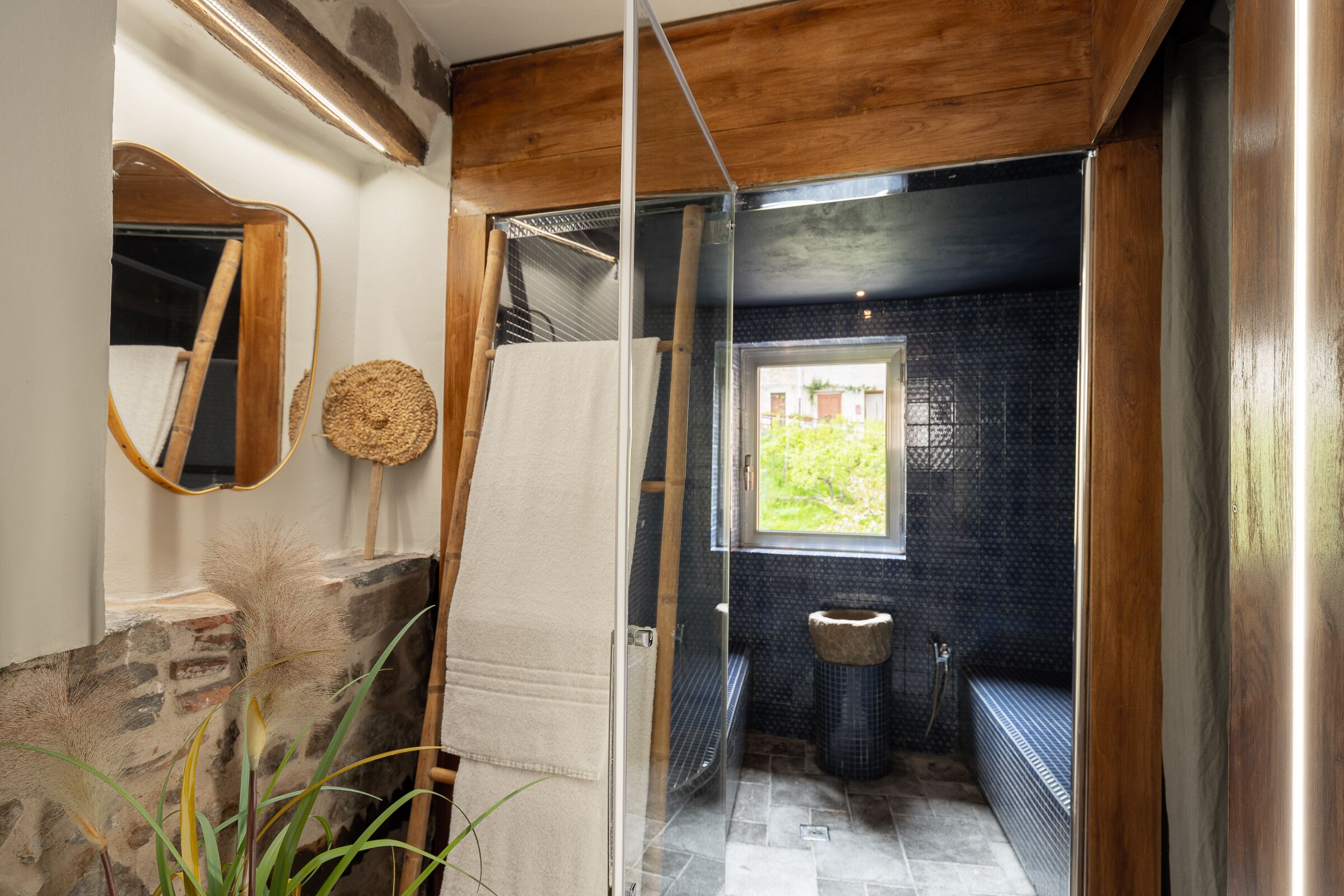 Suite Exclusiva, 1 cama de casal (Spa Privata) | Casa de banho | Artigos de higiene pessoal grátis, um secador de cabelo 
