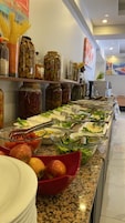 Café da manhã com buffet todos os dias mediante uma taxa