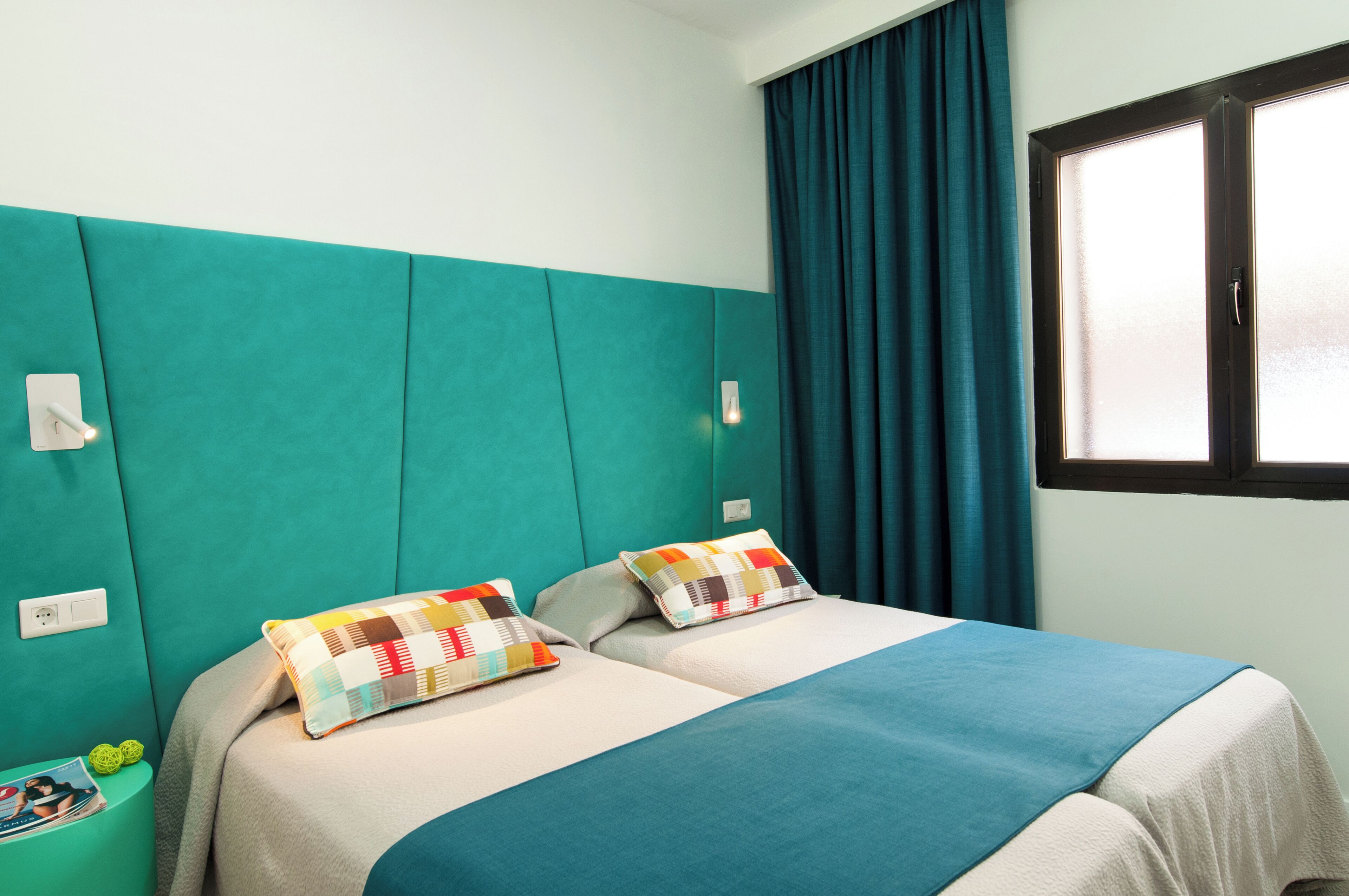 Cofre no quarto, cortinas/cortinados opacos, quartos insonorizados 