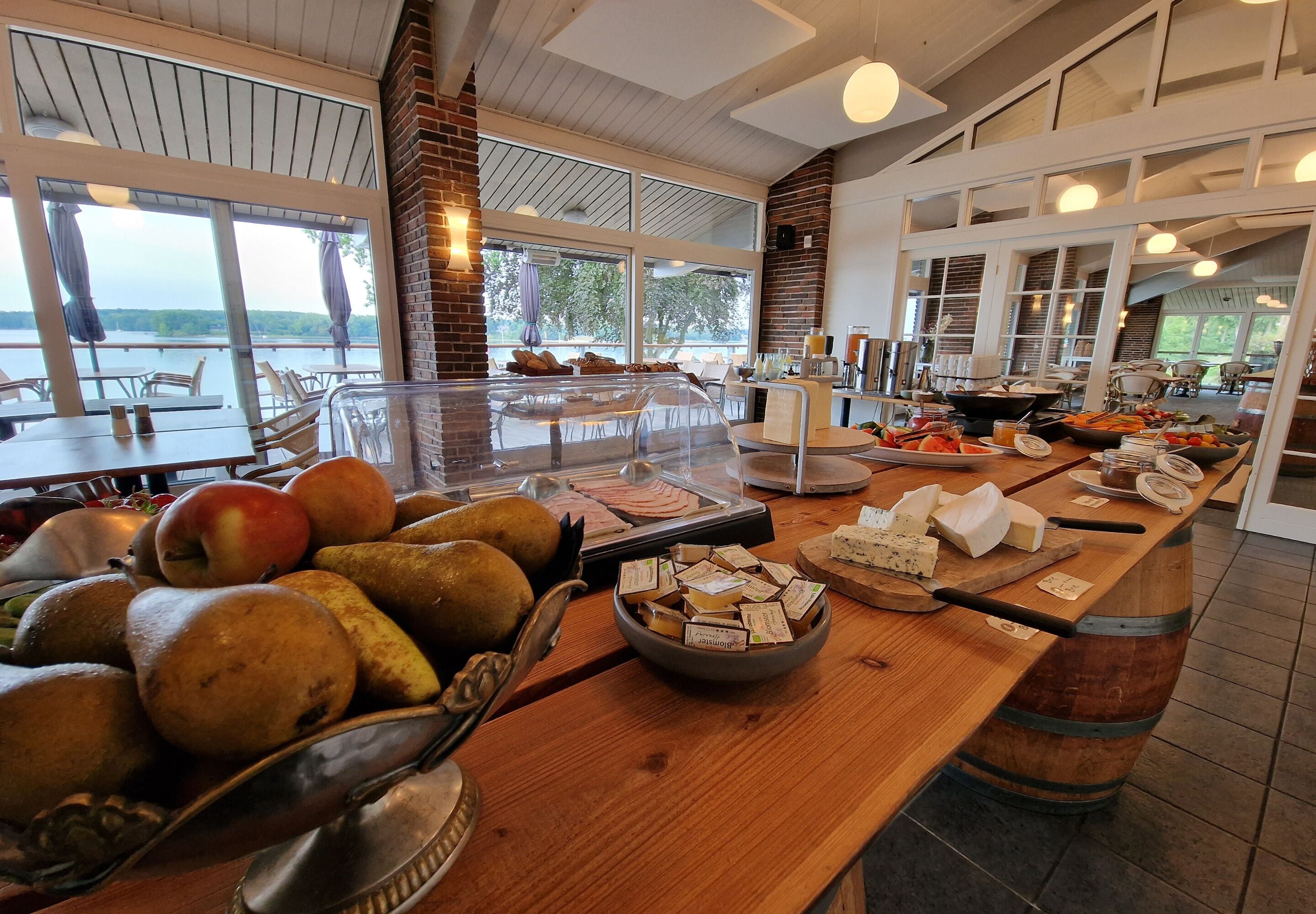 Pequeno-almoço tipo buffet diário incluído 