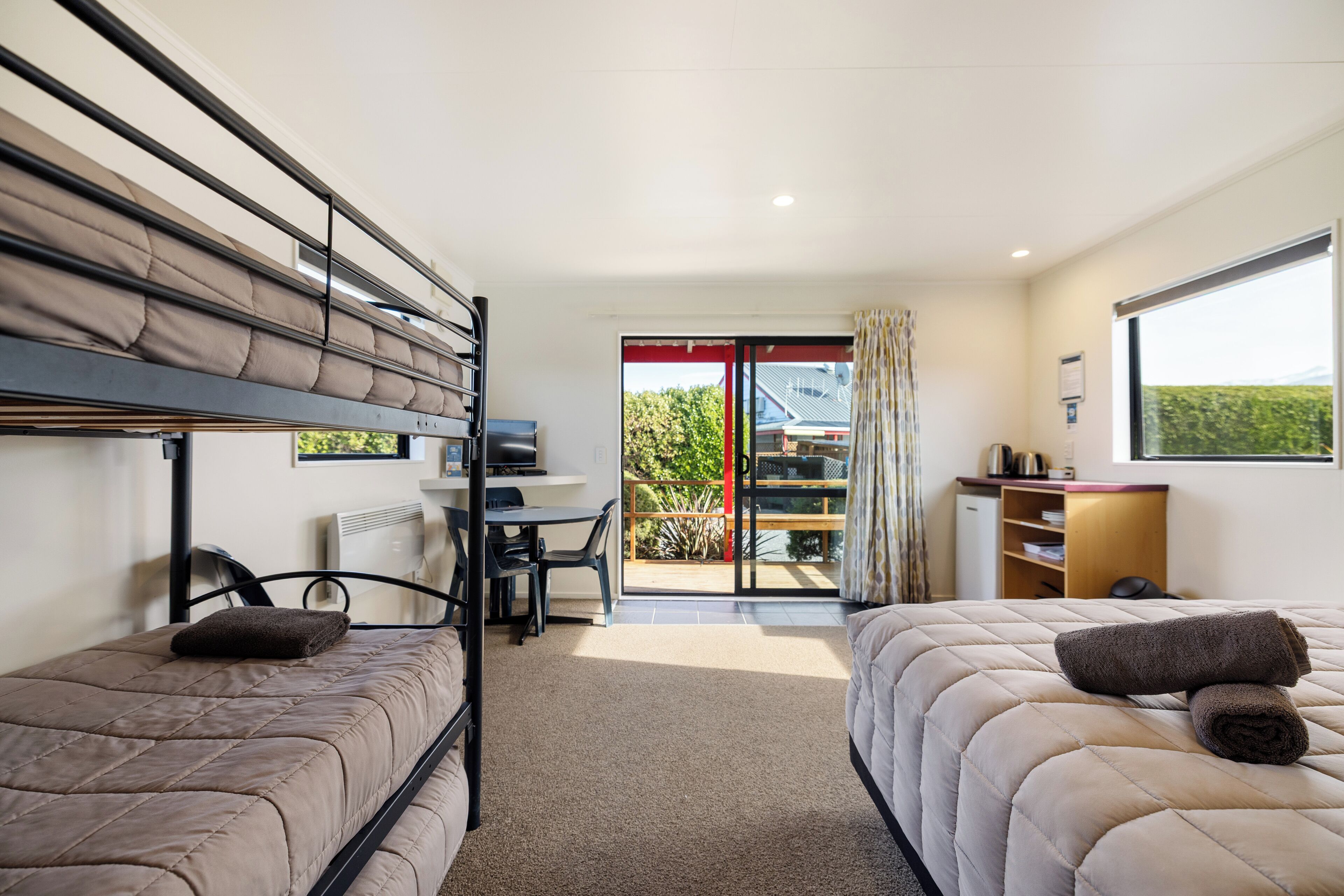 Standard Cabin - No Ensuite - Sleeps 5 | Wi-Fi de cortesia, roupa de cama, acesso para cadeiras de rodas