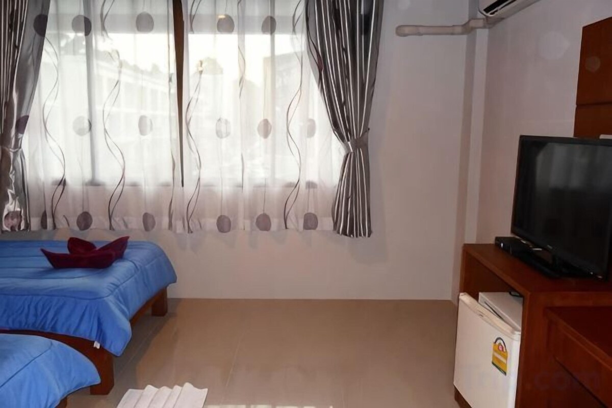 Frigobar, cortinas blackout, camas extras/dobráveis (sobretaxa)