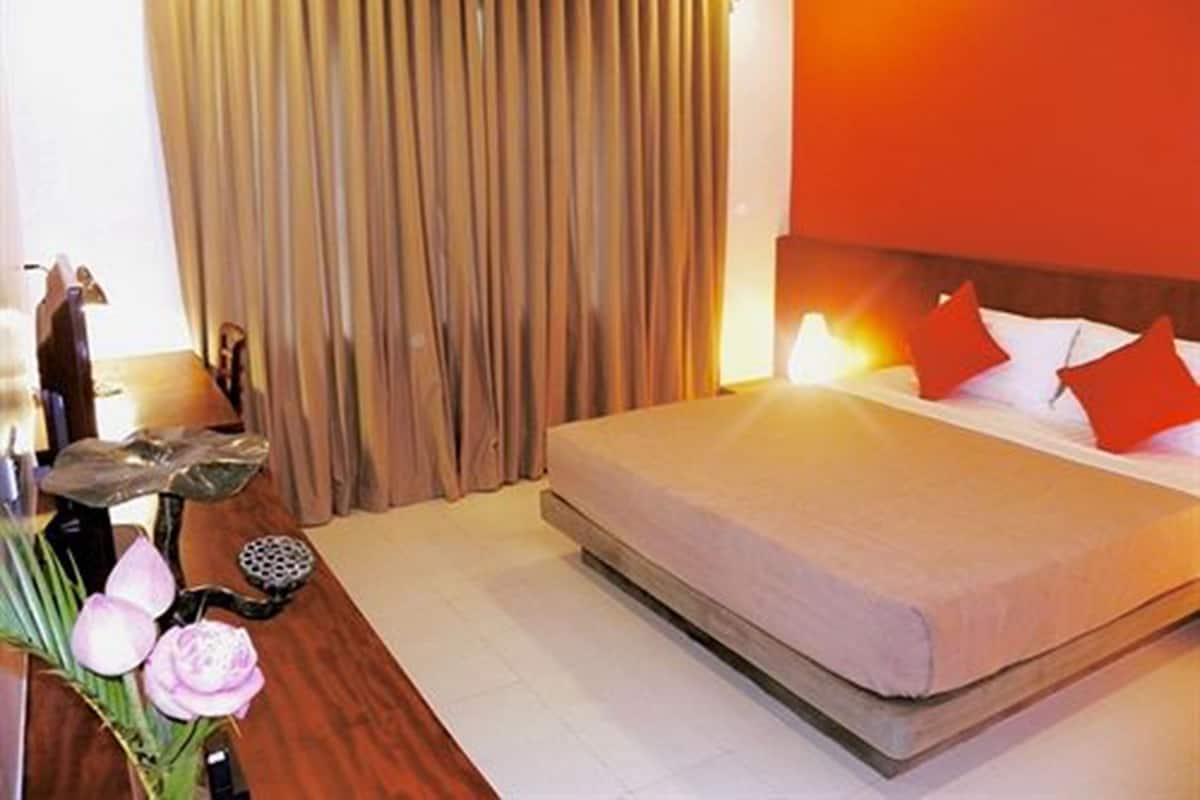 Estúdio, kitchenette (Private Balcony) | Cofre com capacidade para portátil, com decoração personalizada