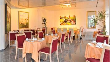 Pequeno-almoço tipo buffet diário incluído