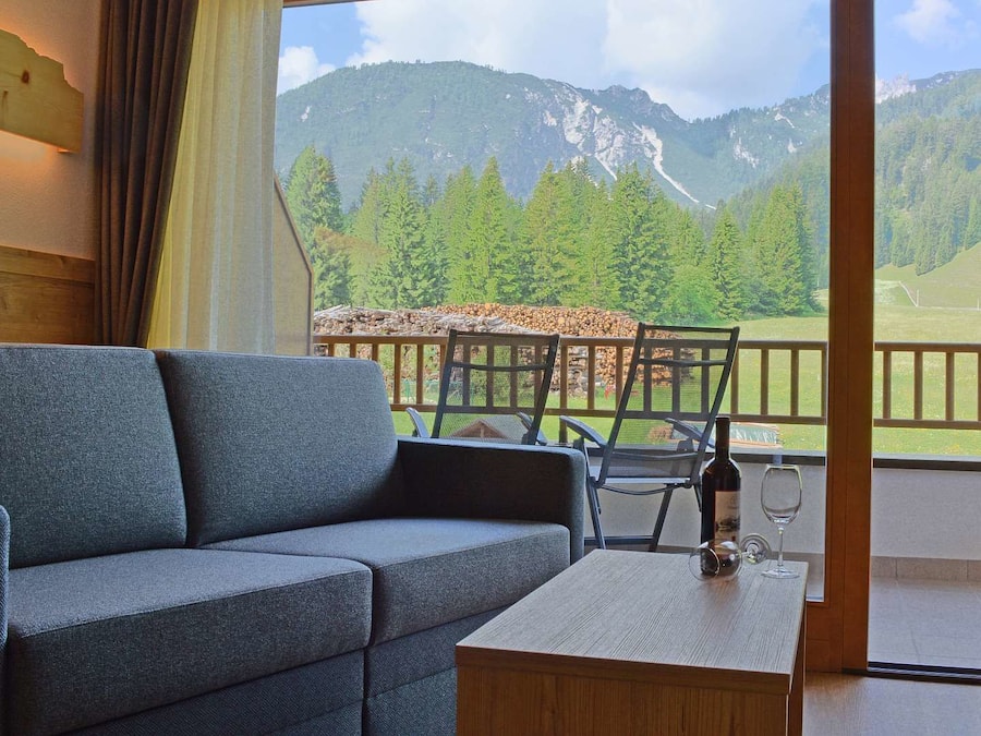 Suite Superior, vista para a montanha | 1 quarto, cofre no quarto, secretária