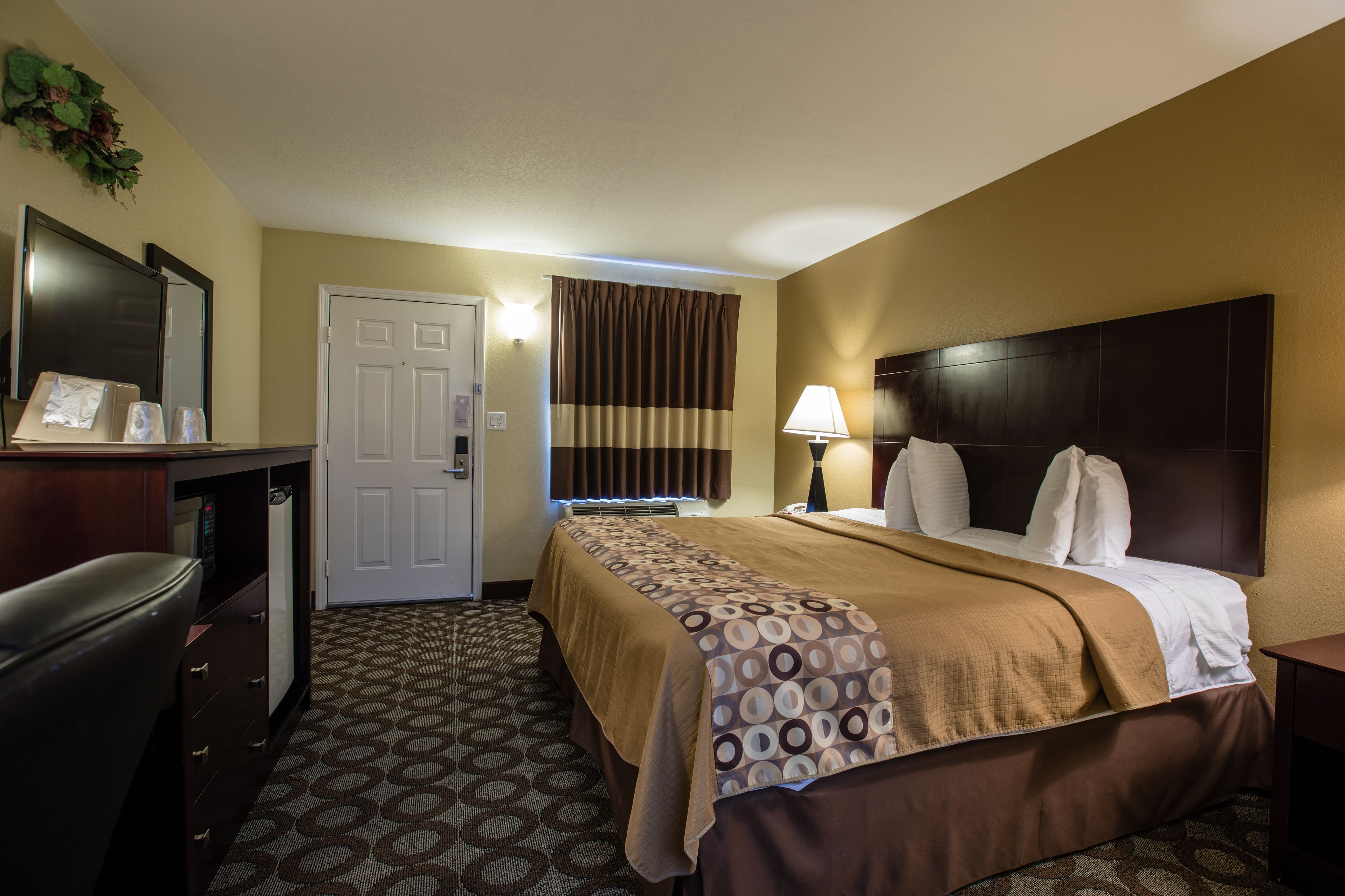 Relax Inn & Suites, Kuttawa | Hotels.com