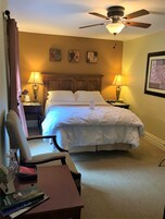 Quarto Standard, 1 cama queen-size, vista para o jardim (Secord Room) | Camas de colchão pillowtop, com decoração personalizada 