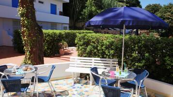 Pequenos-almoços e jantares servidos, incluindo cozinha local