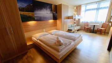 Cofres nos quartos, individualmente decorados