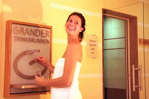 Sauna, banho turco, tratamentos corporais, massagens de pedras quentes 