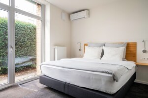 Quarto Duplo Superior, terraço | Roupa hipoalergénica, cofre no quarto, com mobília individualizada 